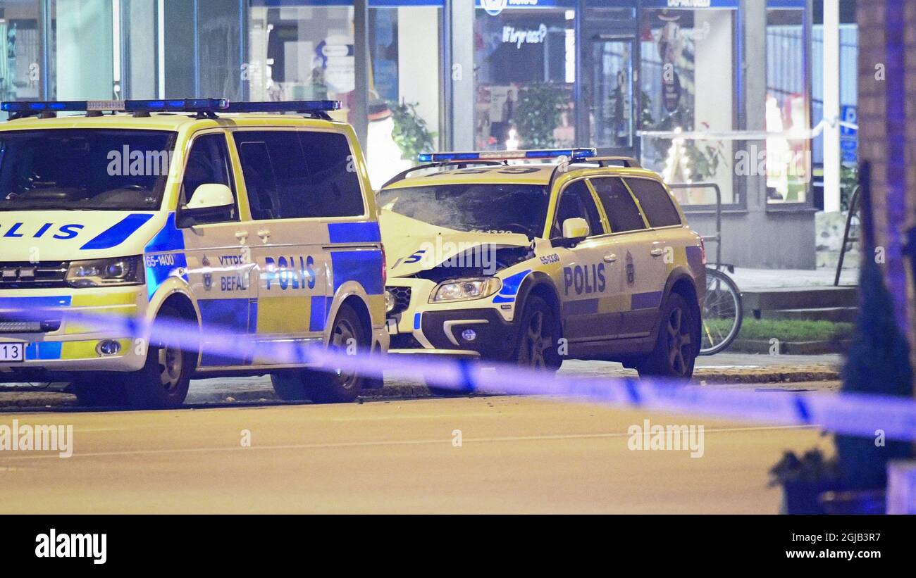Polisbilsexplosion hi-res stock photography and images - Alamy