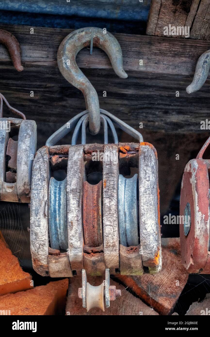 Antique block and tackle Stock Photo - Alamy