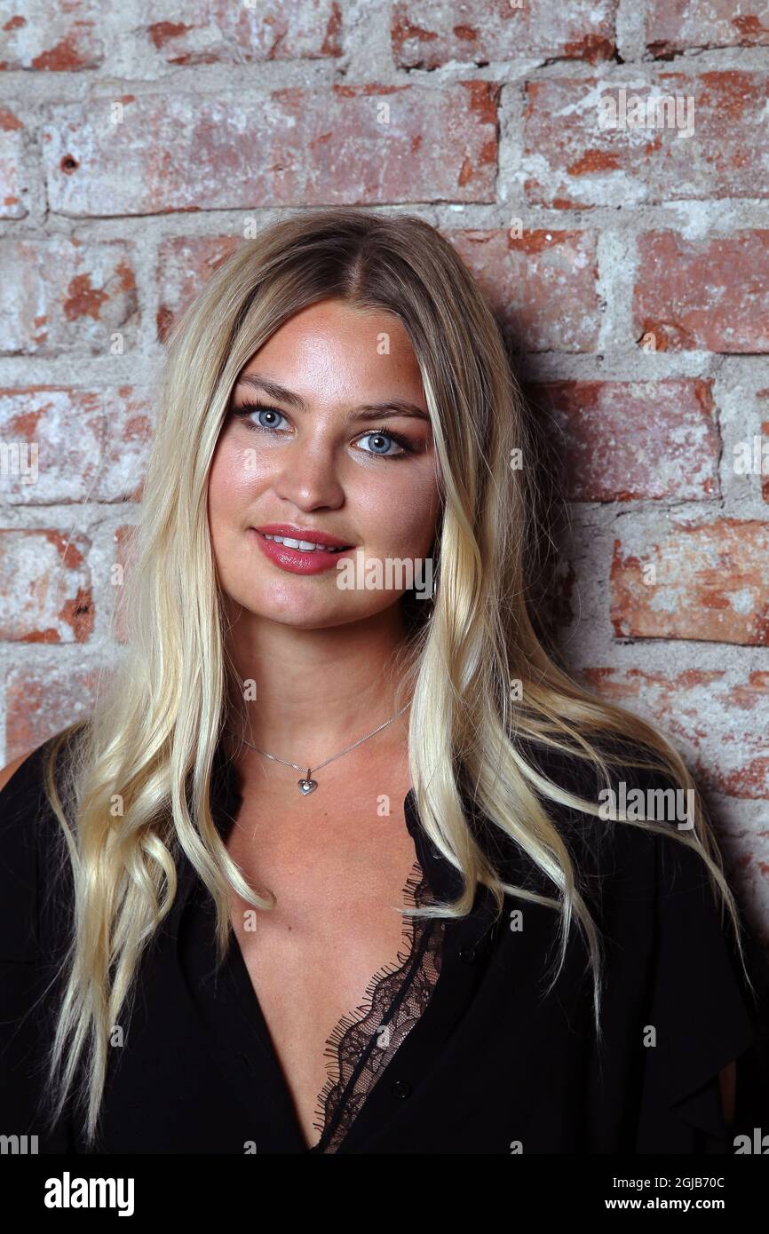 Malin akerman sister jennifer akerman hi-res stock photography and ...