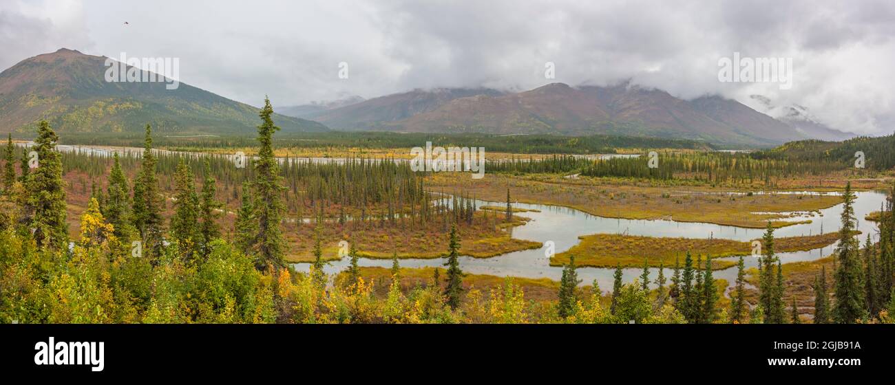 USA, Alaska. Fall colors in the tundra on the Dalton Highway to Prudhoe ...