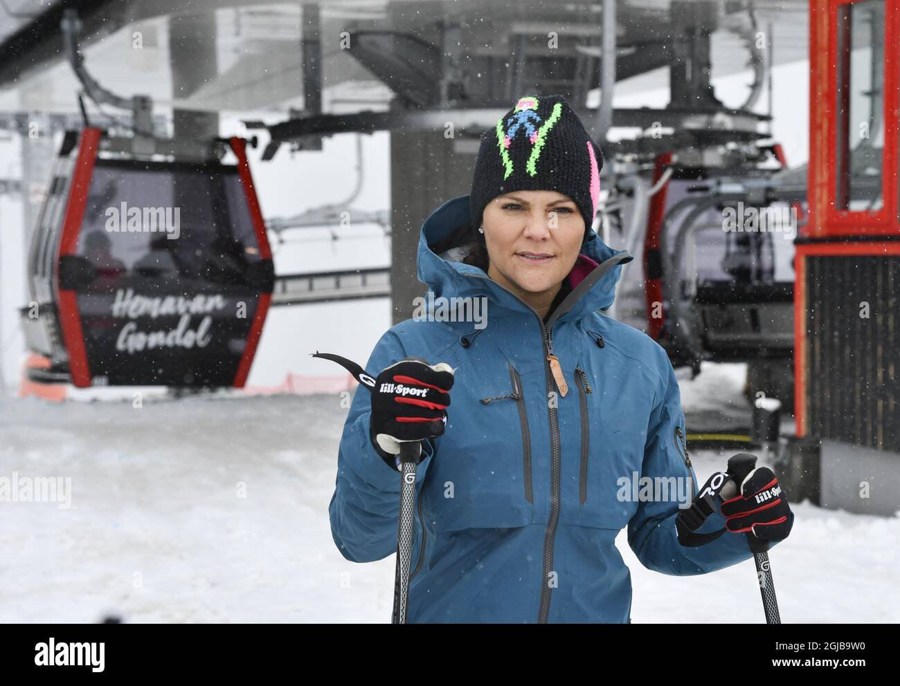 Crown lift hi-res stock photography and images - Alamy