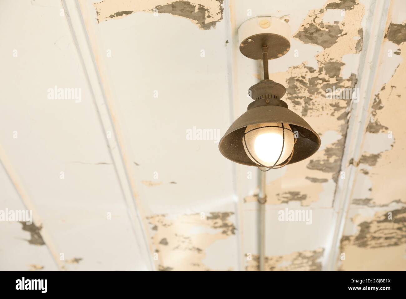 Metal light fixture hi-res stock photography and images - Alamy