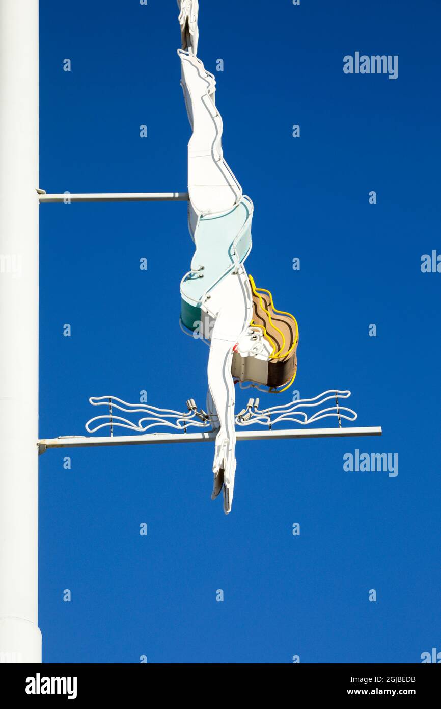 Swimmer diving hi-res stock photography and images - Alamy