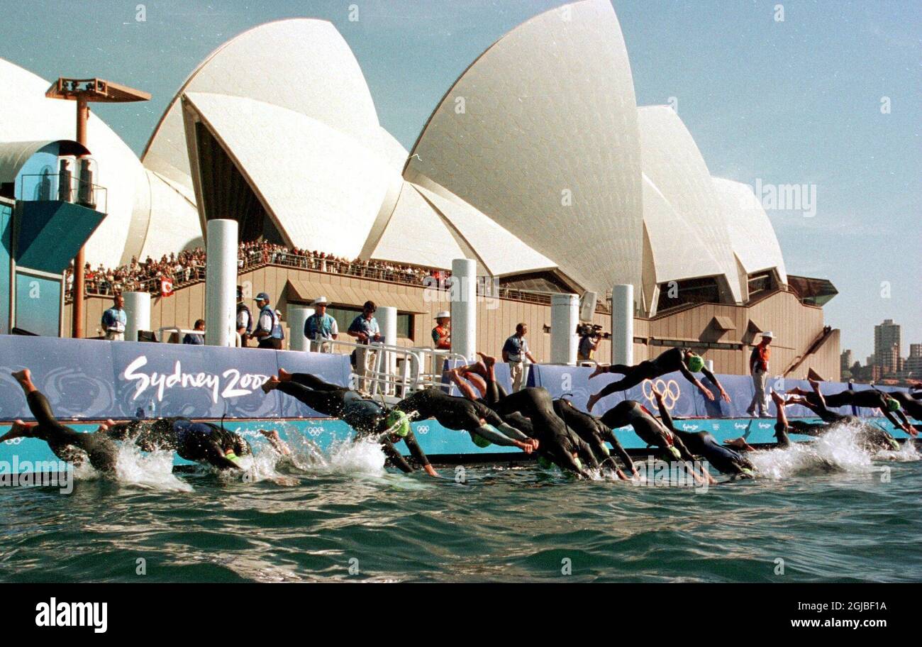The start of the first ever Triathlon, in front of the Sydney Opera ...