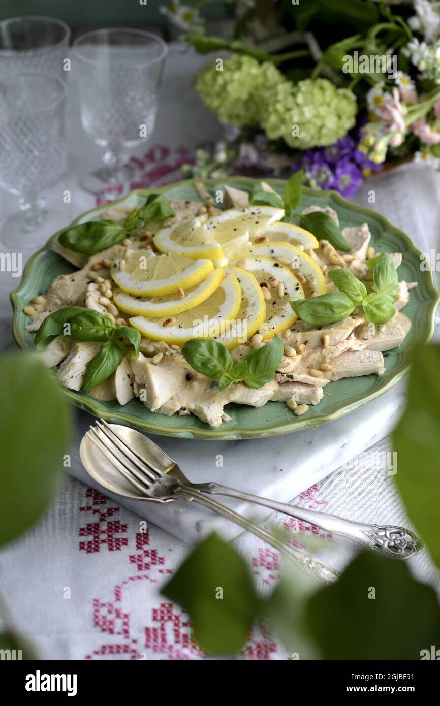 Pollo tonnato with grated chicken and tuna sauce. Foto: Janerik ...