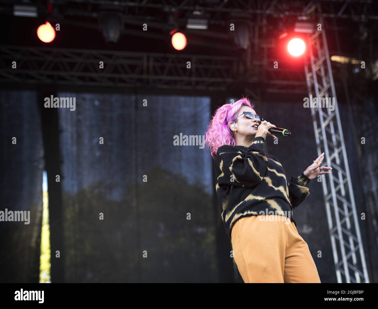 Singer lily allen hi-res stock photography and images - Alamy