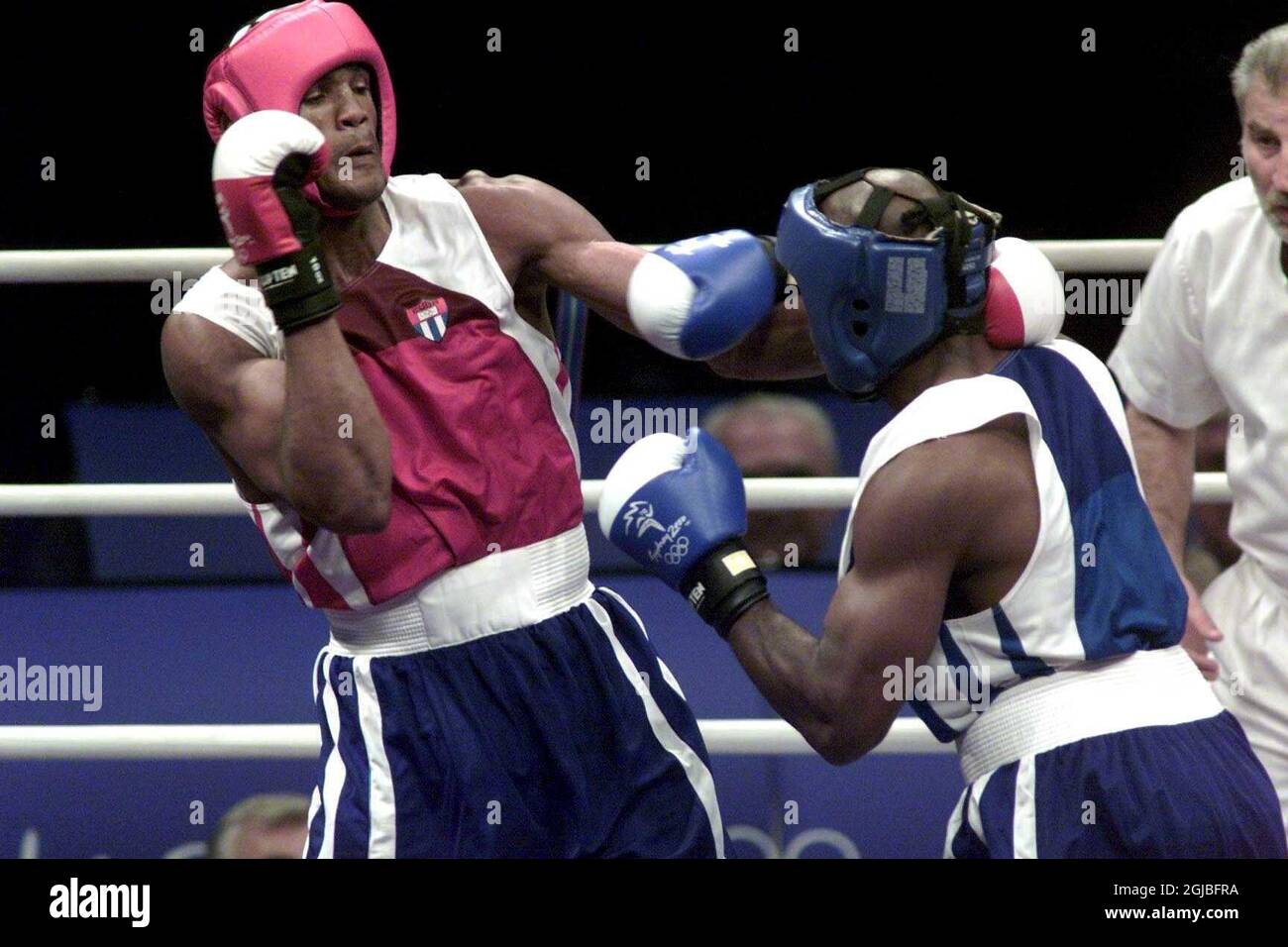 Cuba's Felix Savon fights USA's Michael Bennett and beats him inside 3 ...