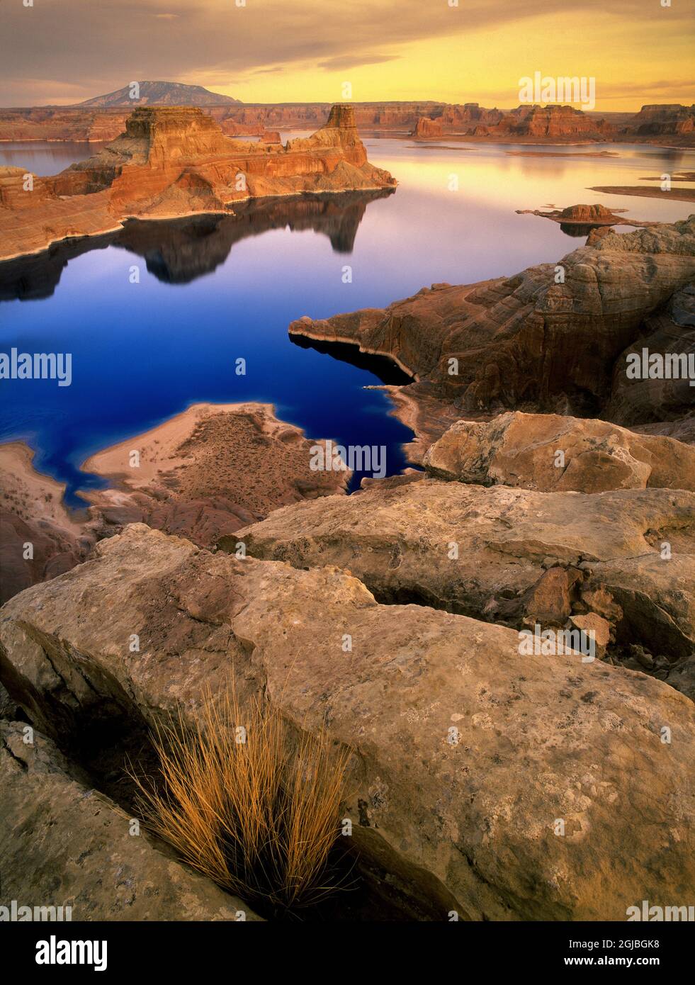 Sunset over Lake Powell in northern Arizona Stock Photo - Alamy