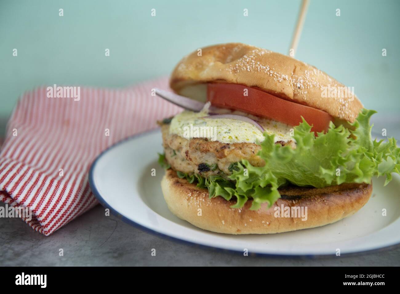 Chicken patty burger with Basil dressing Foto: Jessica Gow / TT / kod ...