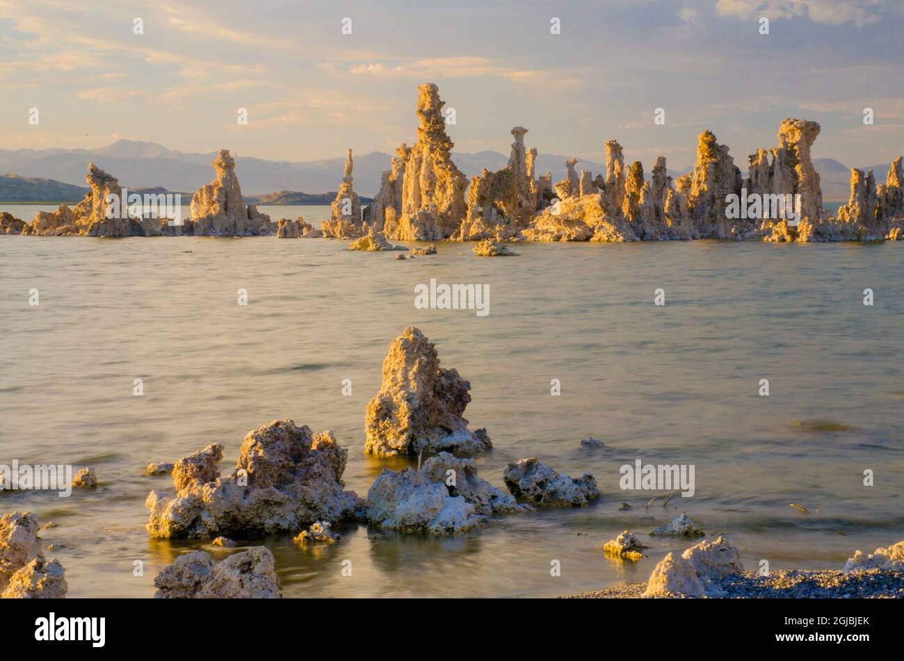 Tufas on Mono Lake, Eastern Sierras, California, USA Stock Photo - Alamy