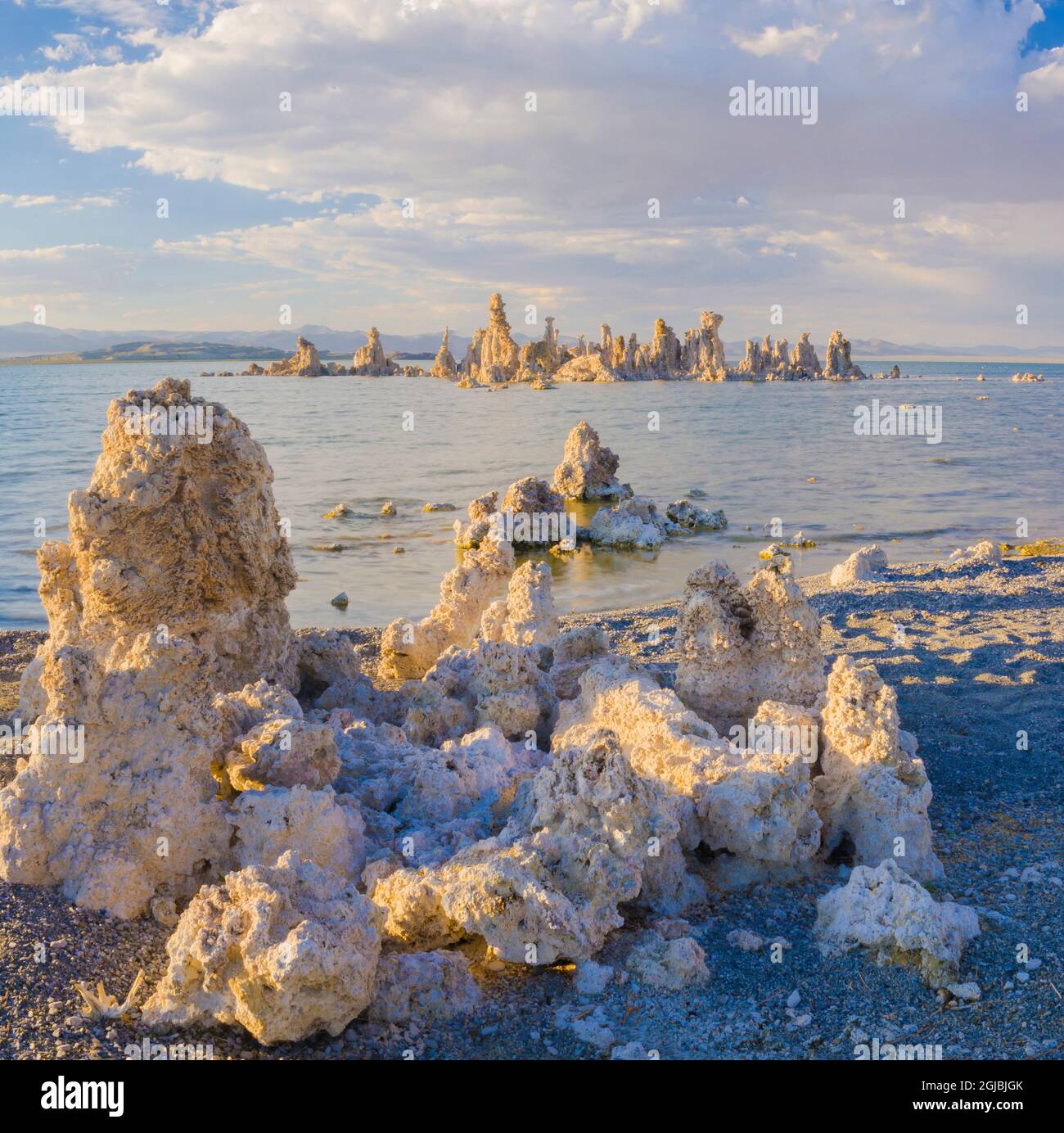 Tufas on Mono Lake, Eastern Sierras, California, USA Stock Photo - Alamy