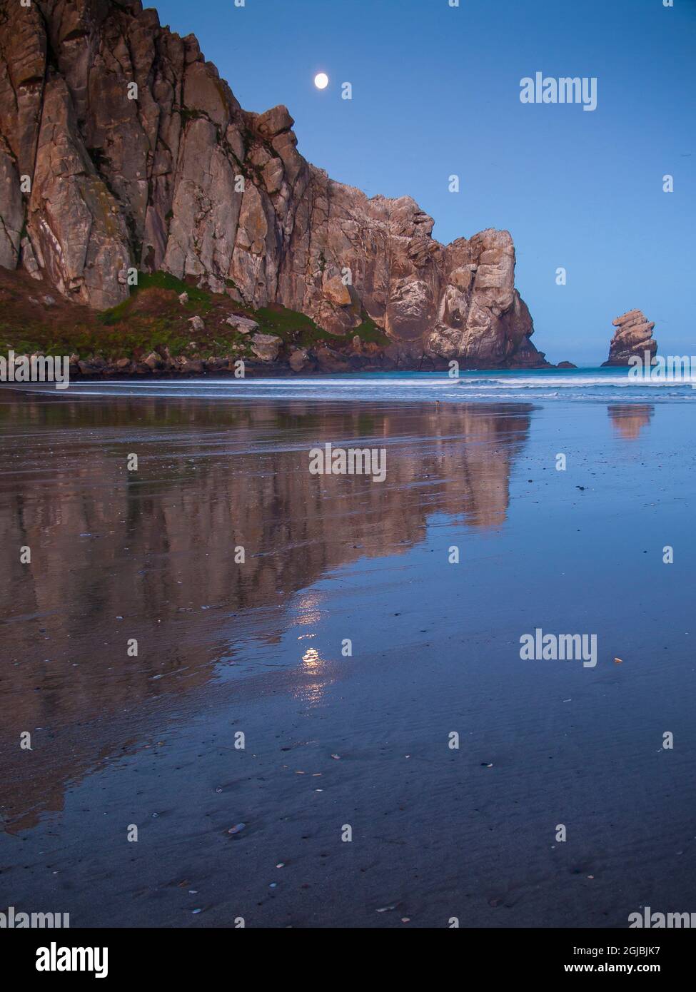 Morro rock at night hi-res stock photography and images - Alamy