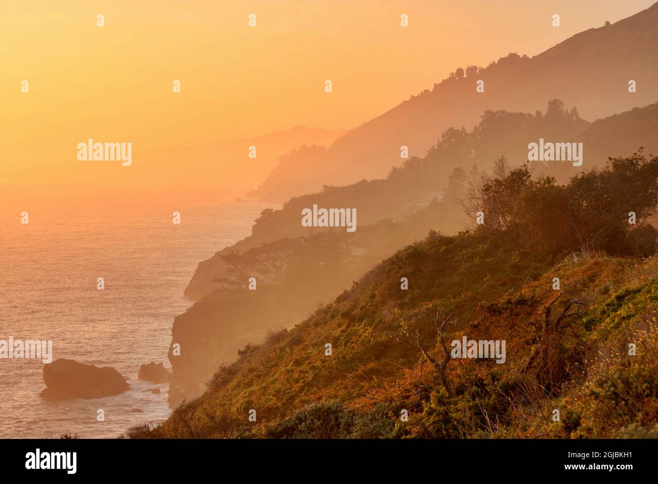Sunset at big sur hi-res stock photography and images - Alamy