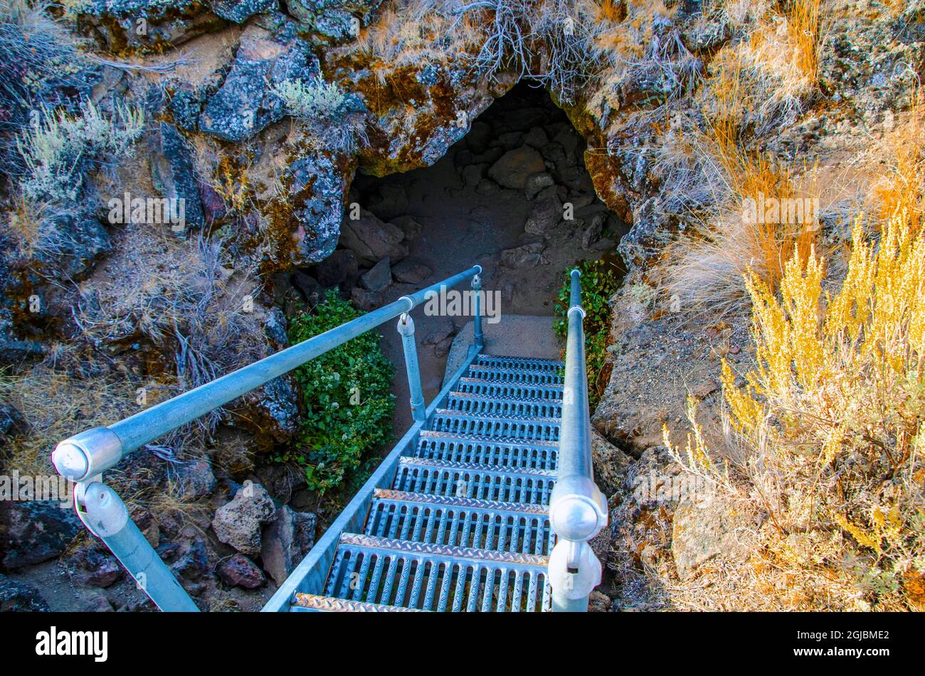 Entrance blue grotto hi-res stock photography and images - Alamy