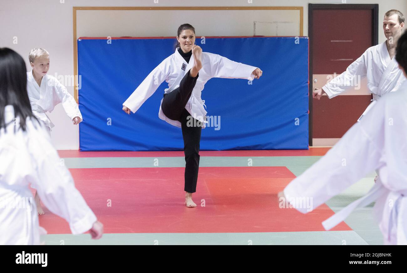 ANGELHOLM 2018-11-16 Crown Princess Victoria tested Karate for the ...