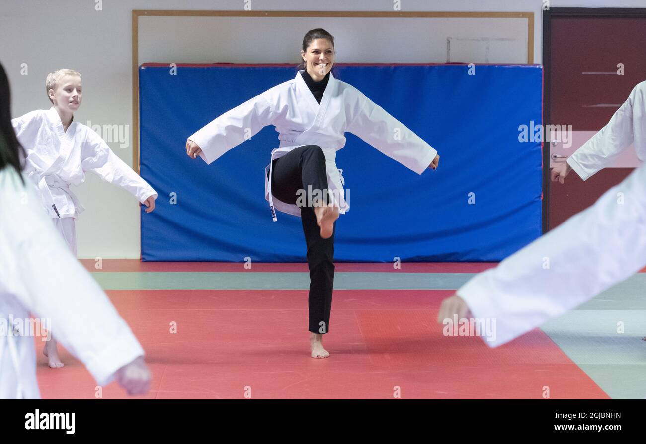 ANGELHOLM 2018-11-16 Crown Princess Victoria tested Karate for the ...