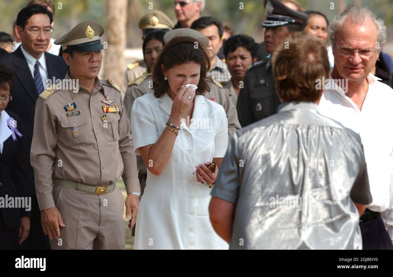 PHUKET 20050218 Queen Silvia is overwhelmed by emotion when visiting a ...