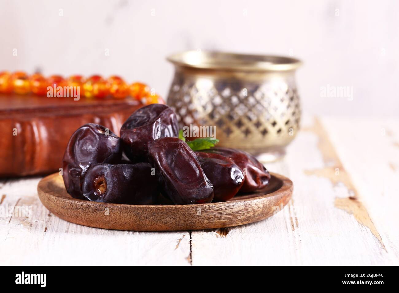 Dates on a plate hi-res stock photography and images - Alamy