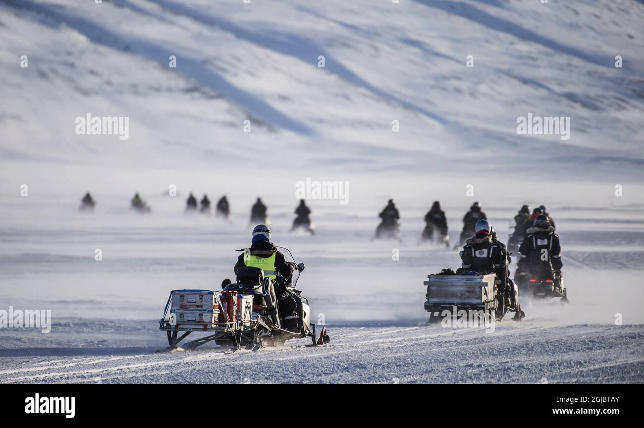 Snowmobiles in Svalbard, longyear town, vehicles, motor, communications ...