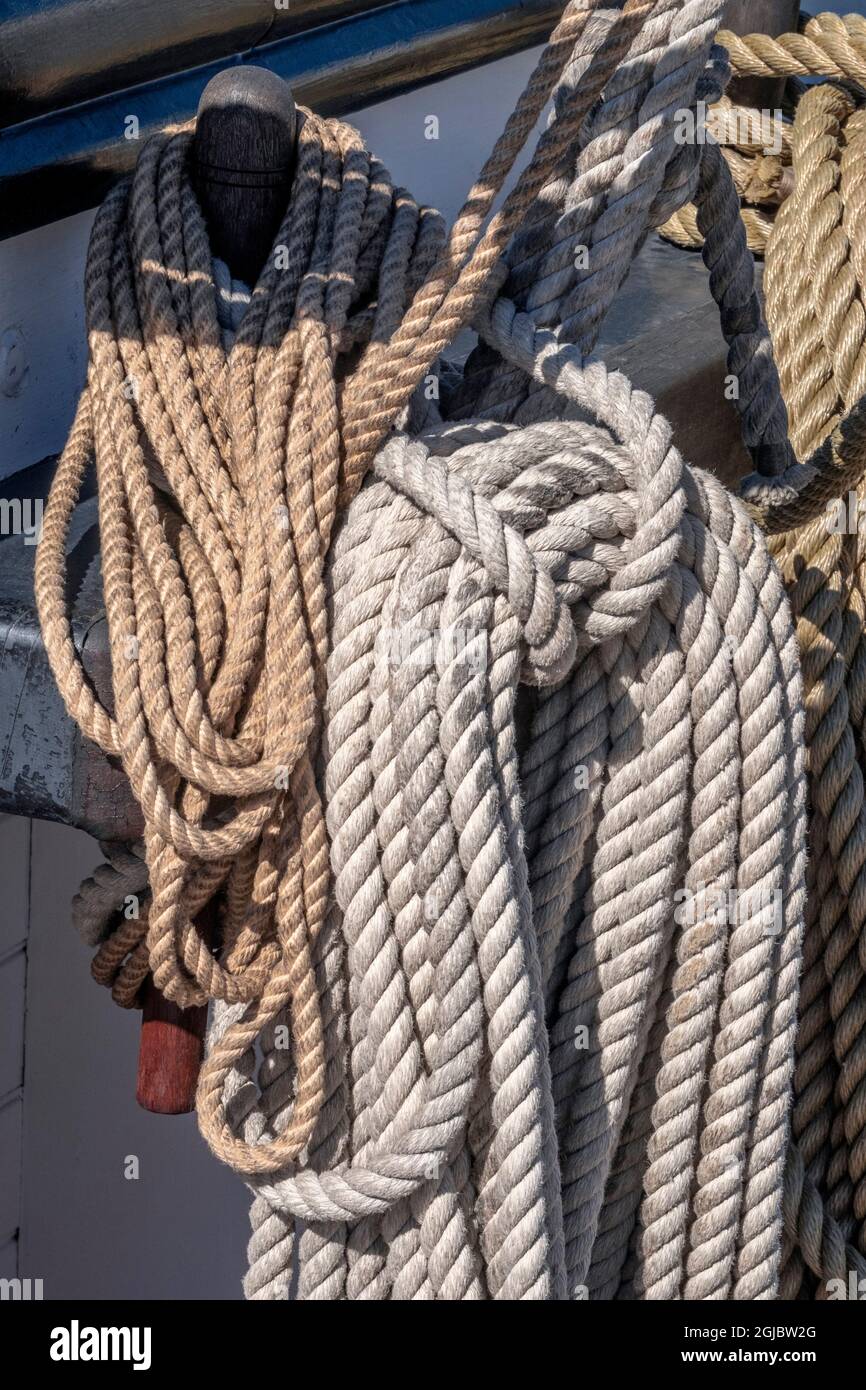 Ropes onboard hi-res stock photography and images - Alamy