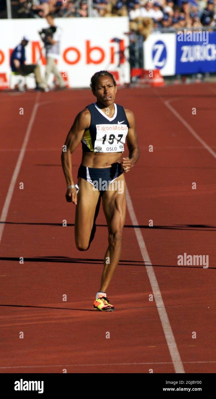 Cathy freeman 400m hi-res stock photography and images - Alamy