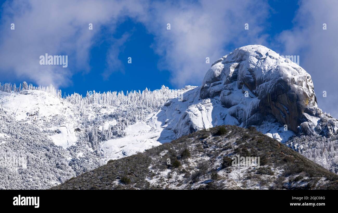 Moro Rock and the Giant Forest after a winter storm, Sequoia National ...