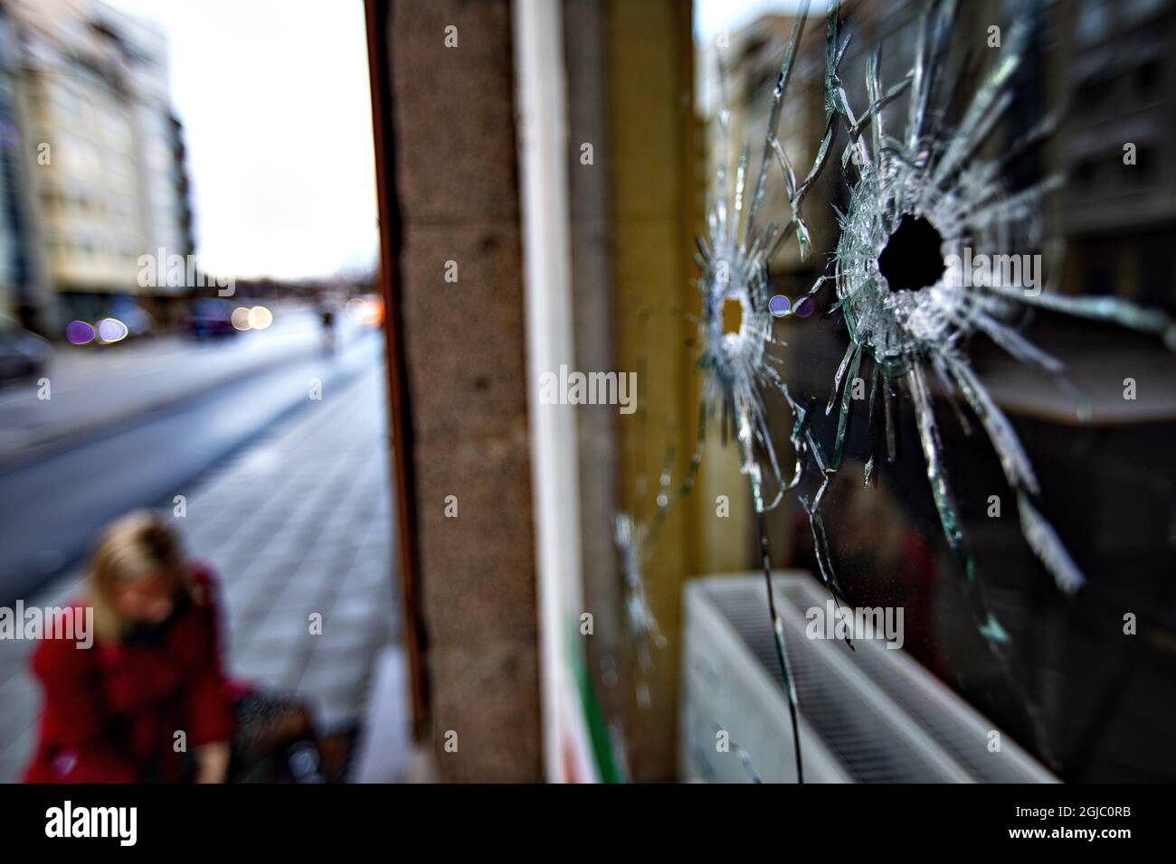 Bullet holes in window shooting arms guns violence Foto Hussein El ...