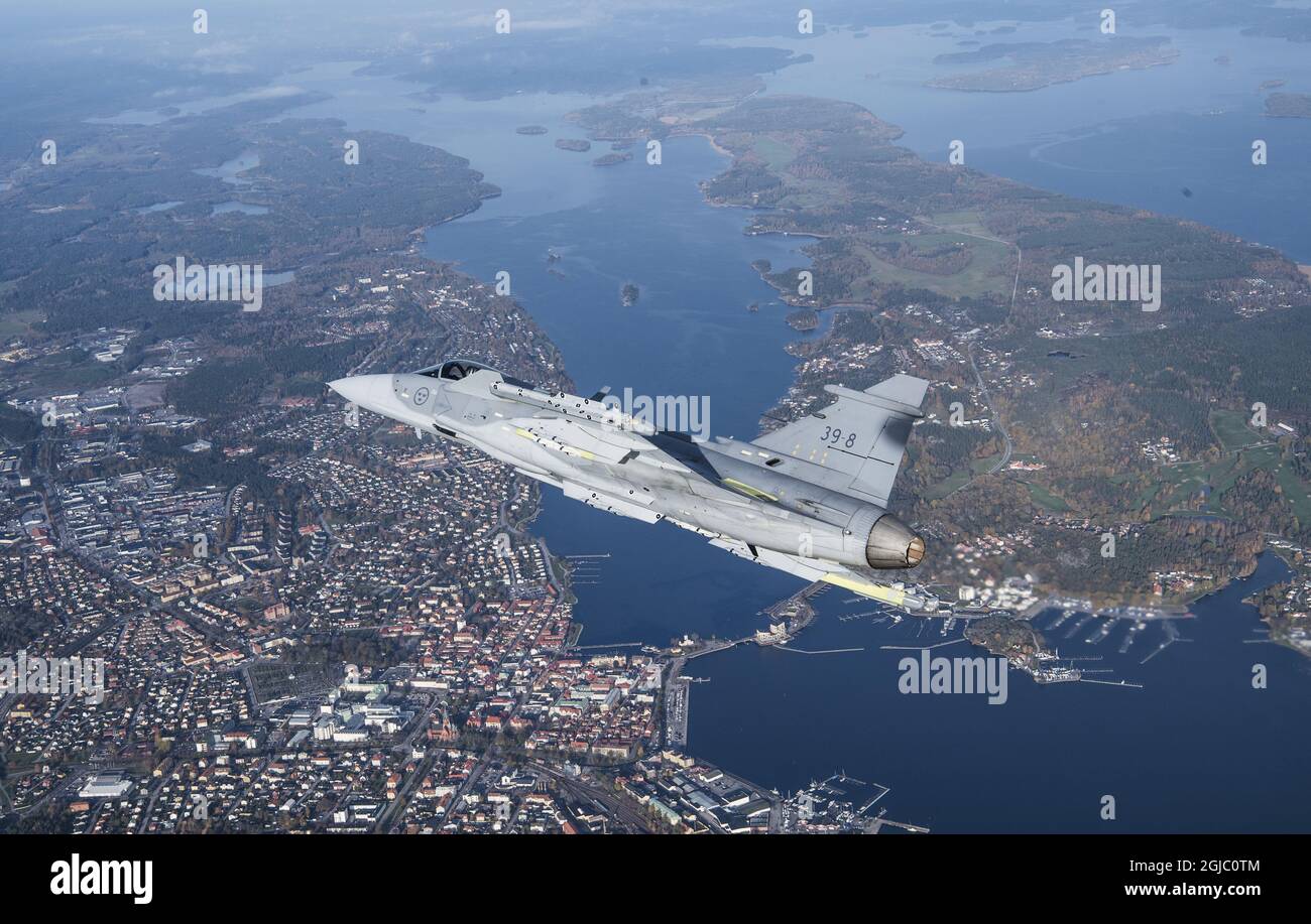 Fighter jet Jas Gripen pilot air fighter airforce military weapon ...