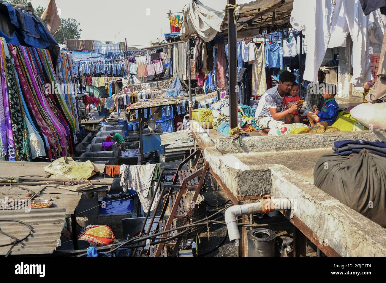 out door laundry street in central Mumbai India Foto: Soren Andersson ...