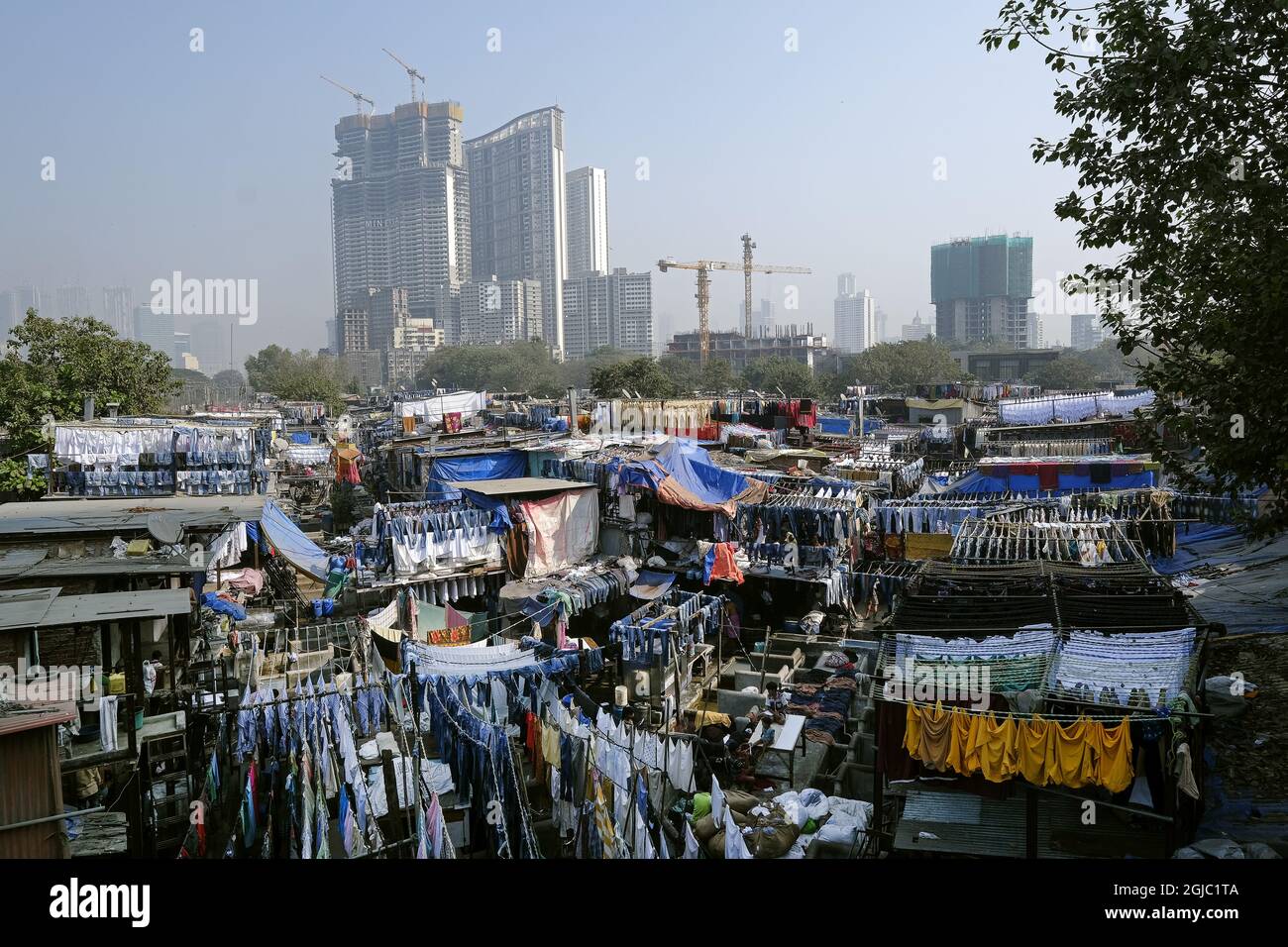 out door laundry street in central Mumbai India Foto: Soren Andersson ...