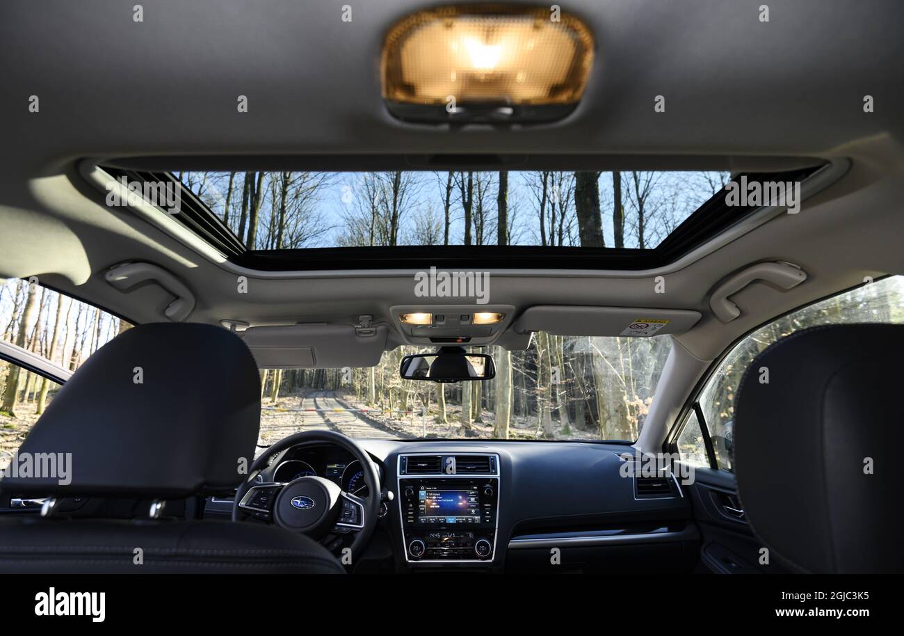 Subaru Outback 2,5i Active , car, street, communication, transport ...