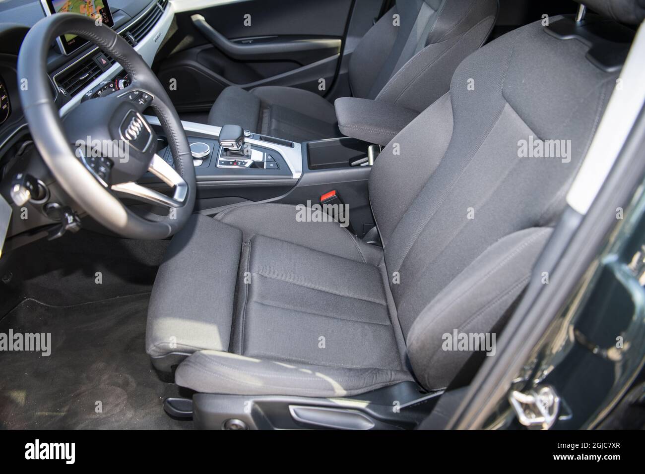 Gear stick display steering wheel hi-res stock photography and images ...