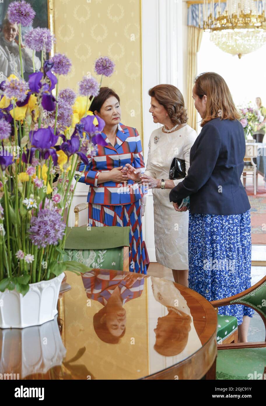 Sweden's Queen Silvia and South Koreas First Lady Kim Jung-sook visit ...