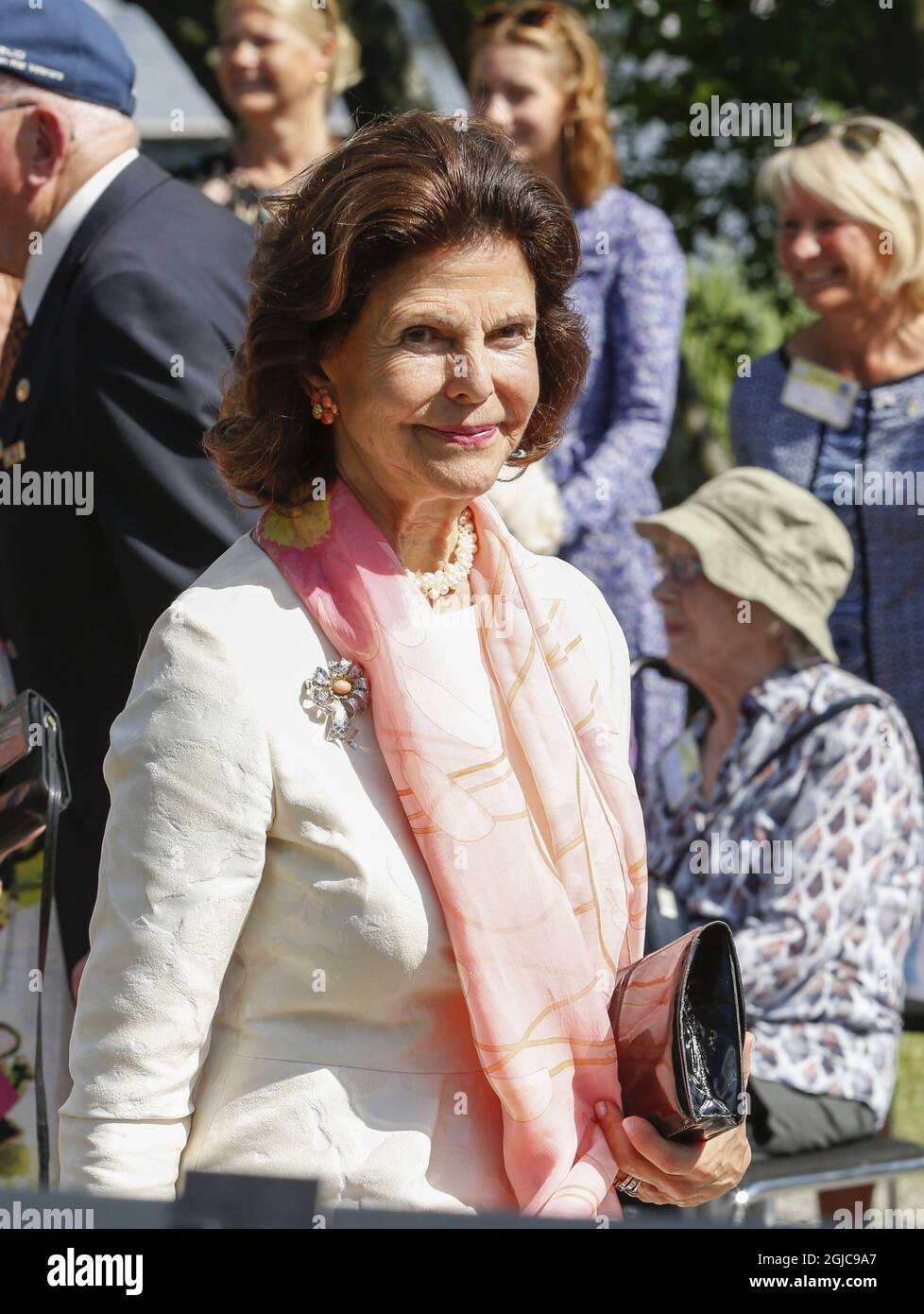 Sweden war red cross hi-res stock photography and images - Alamy