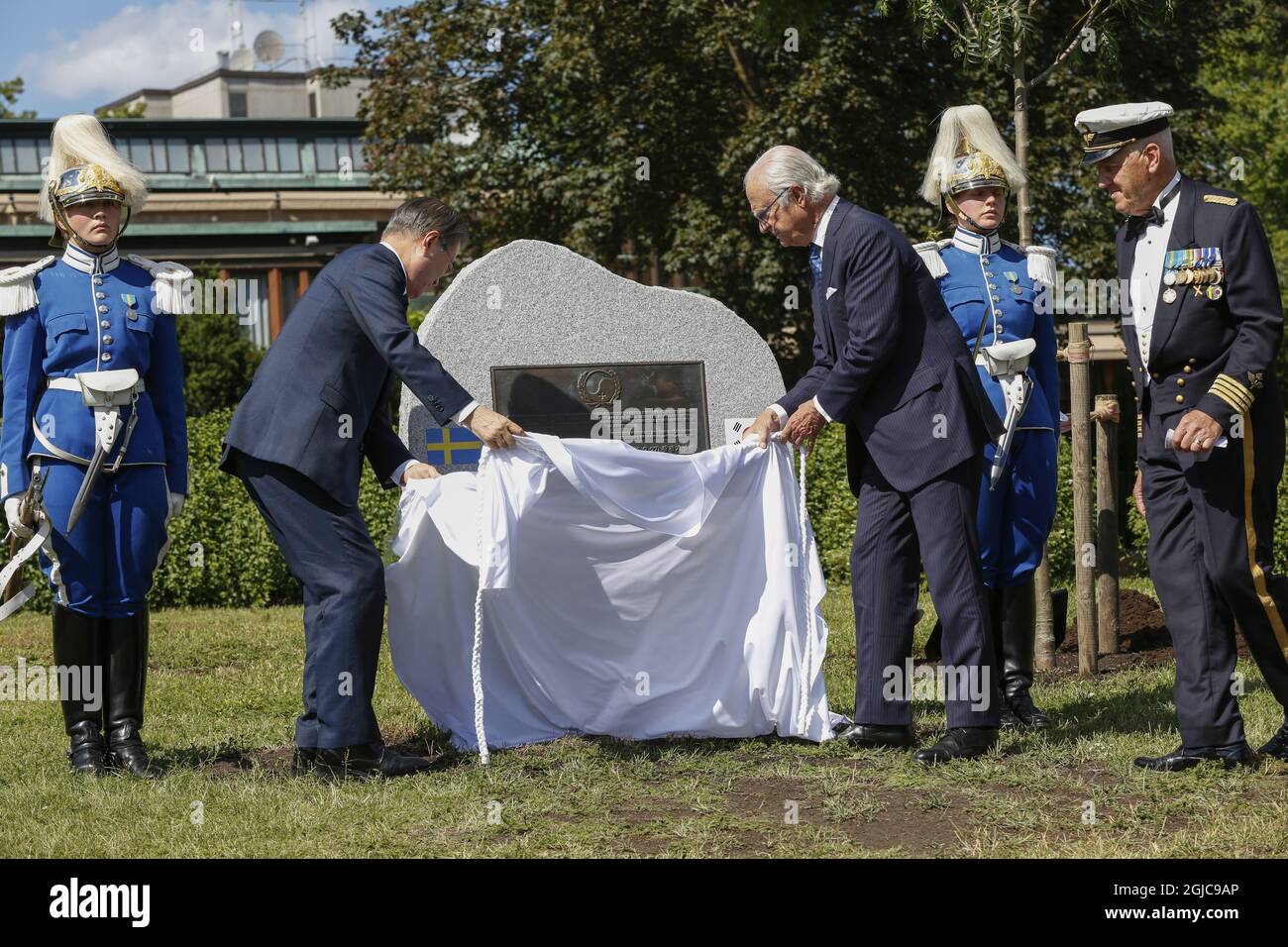 Sweden war red cross hi-res stock photography and images - Alamy