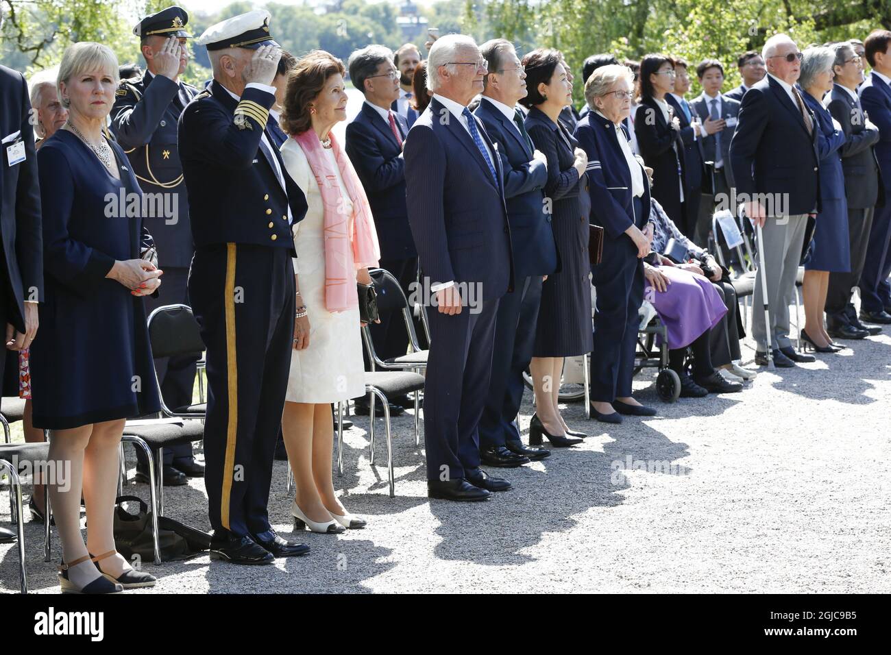 Sweden war red cross hi-res stock photography and images - Alamy