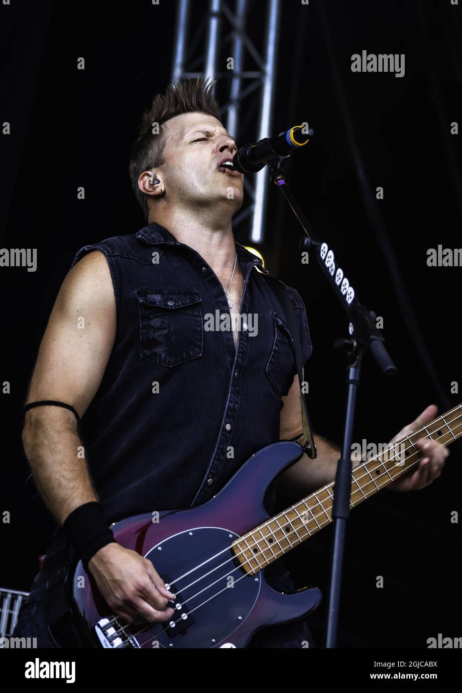 Bassist brad hi-res stock photography and images - Alamy