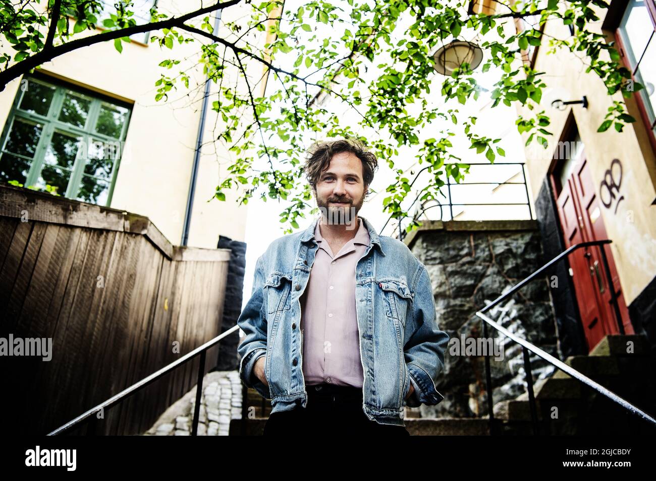 Robin robin netflix hi-res stock photography and images - Alamy