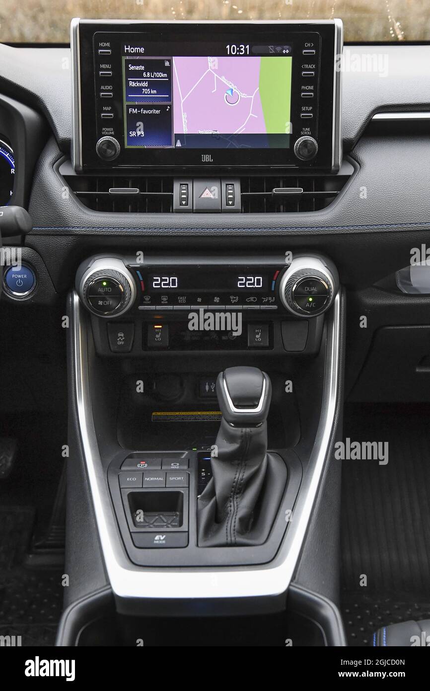 Toyota RAV4 AWD Executive street road vehicle traffic communication ...