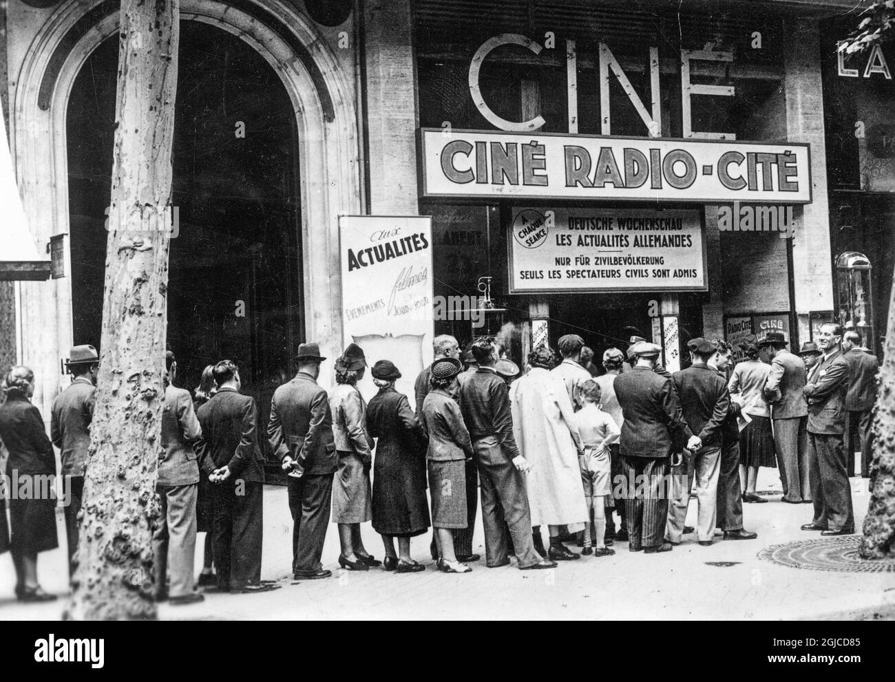 PARIS, FRANCE 1940 People queue for "les actualitÃ©s allemands ...