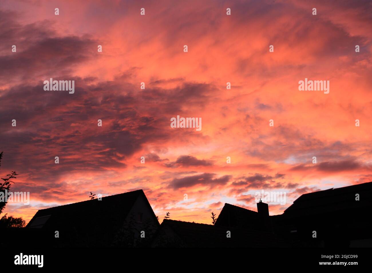 Red sky horizon hi-res stock photography and images - Alamy