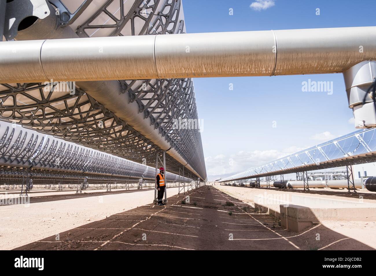 Marocco has built the world's largest solar power park in the Sahara ...