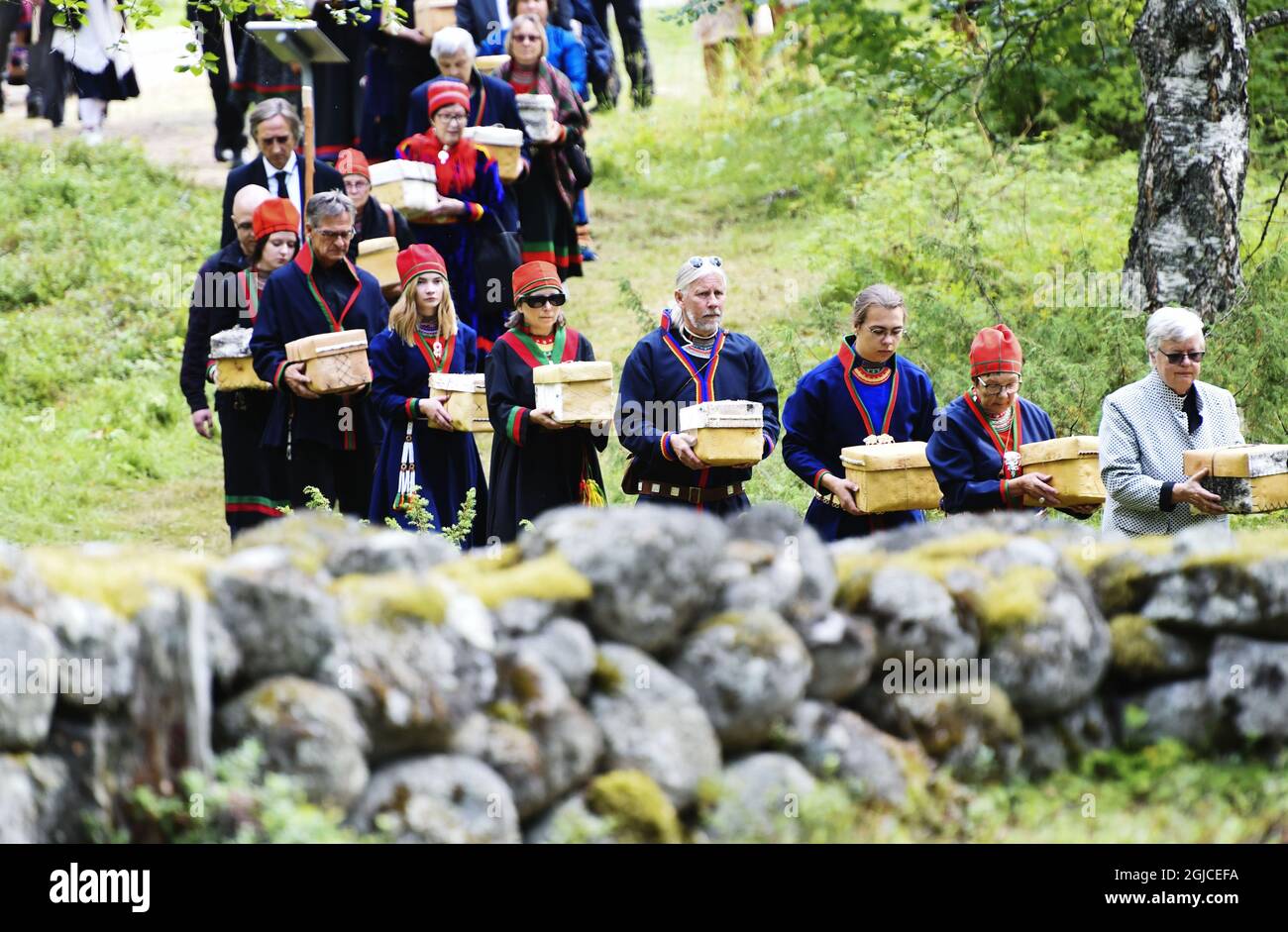 The ceremony in which the skulls of 25 Sami people where reburied in ...