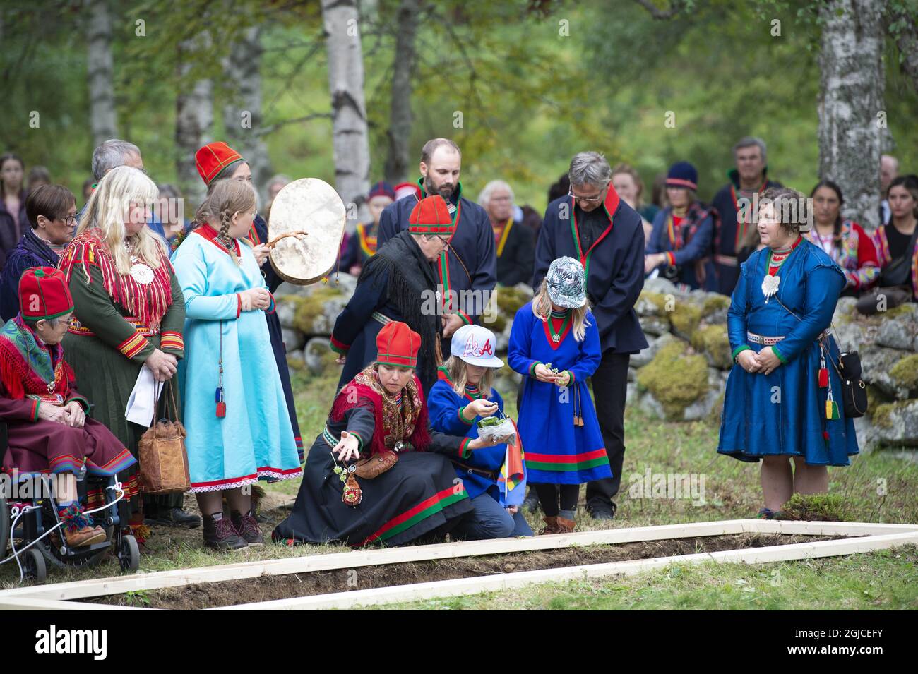 The ceremony in which the skulls of 25 Sami people where reburied in ...