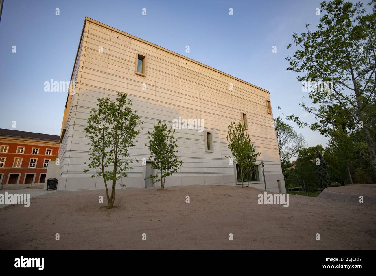 The new bauhas Museum in Weimar. Bauhaus, in full Staatliches Bauhaus ...