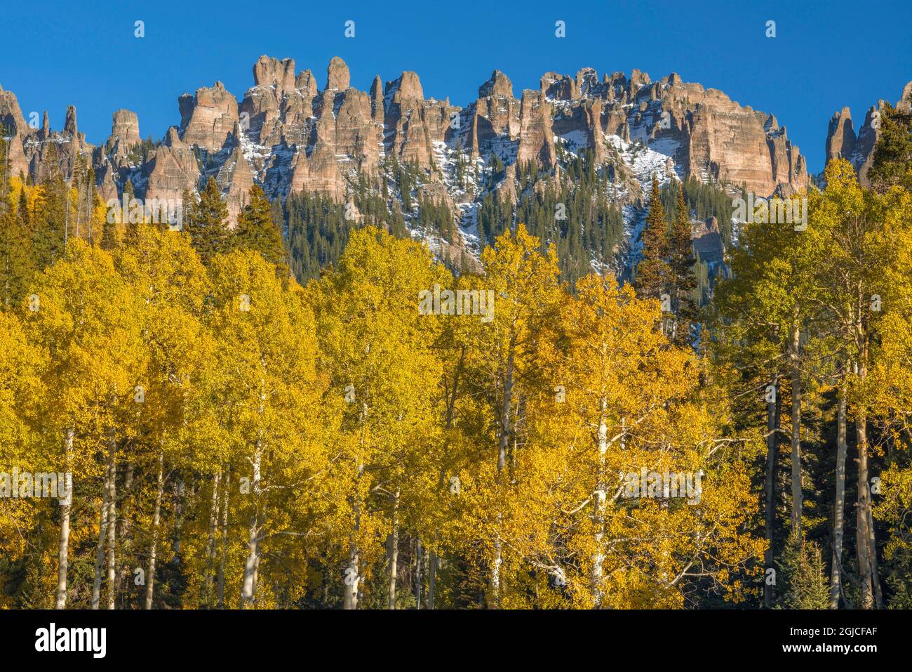USA, Colorado, Uncompahgre National Forest, Turret Ridge above autumn ...