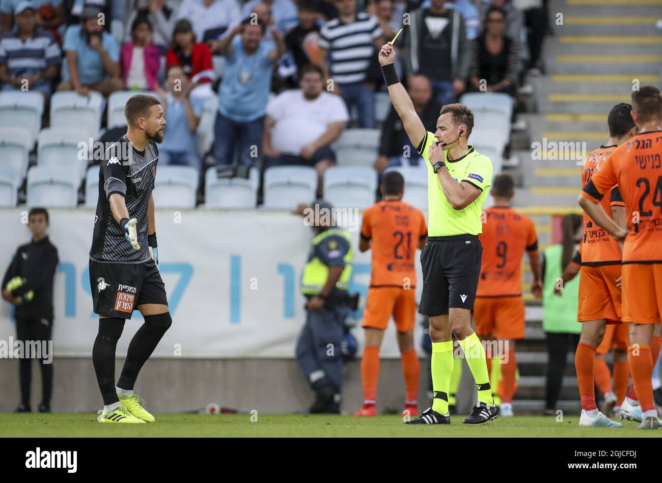 Polish referee hi-res stock photography and images - Alamy