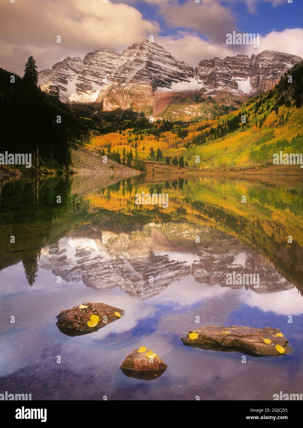 Fall morning at the Maroon Bells in the Rocky Mountains near Aspen ...