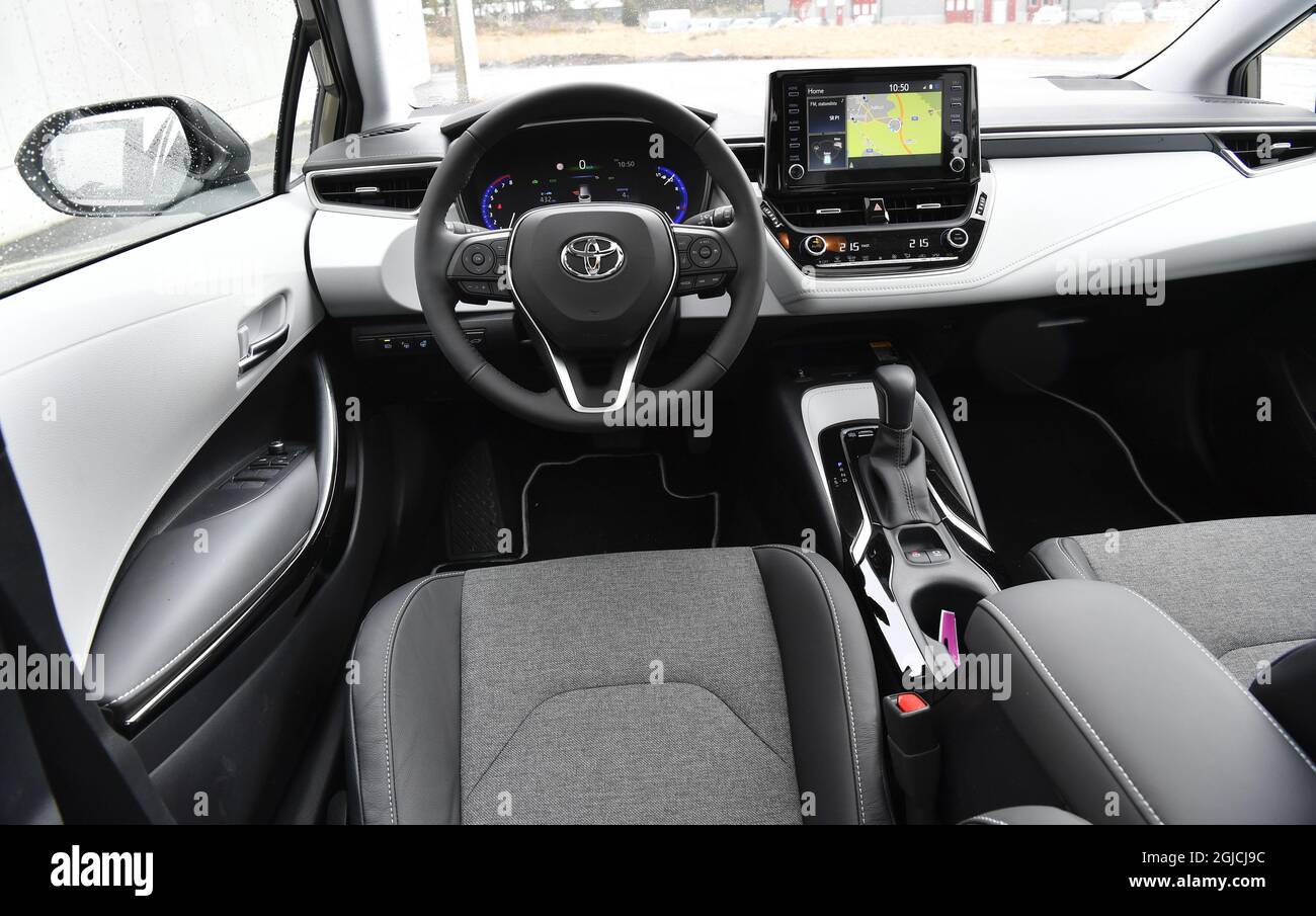 Toyota Corolla Touring Sports 2.0 Executive, street road vehicle ...