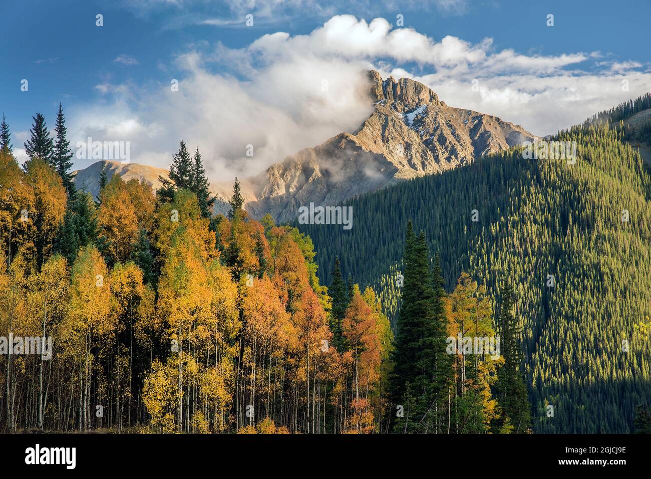 Red mountain pass hi-res stock photography and images - Alamy